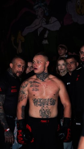 BASEMENT FIGHT CIRCLE